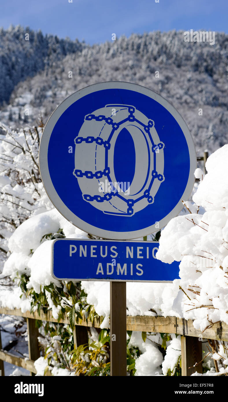 Road sign snowflake hi-res stock photography and images - Alamy