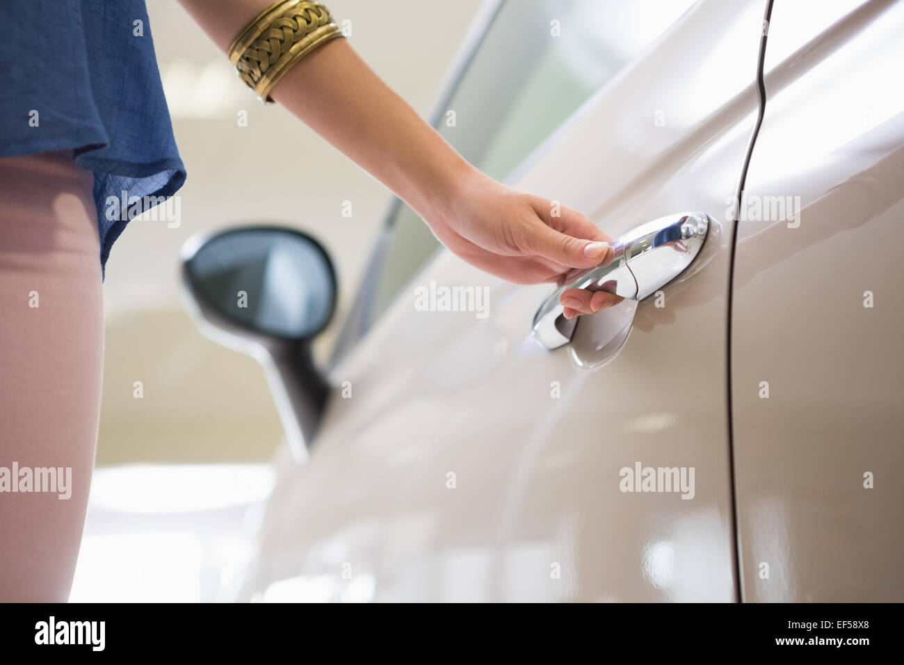 Man holding a car door handles Stock Photo - Alamy