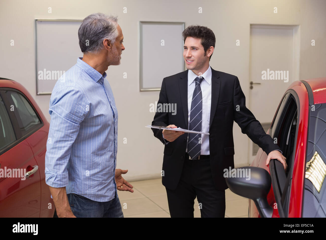 Salesperson speaking hi-res stock photography and images - Alamy