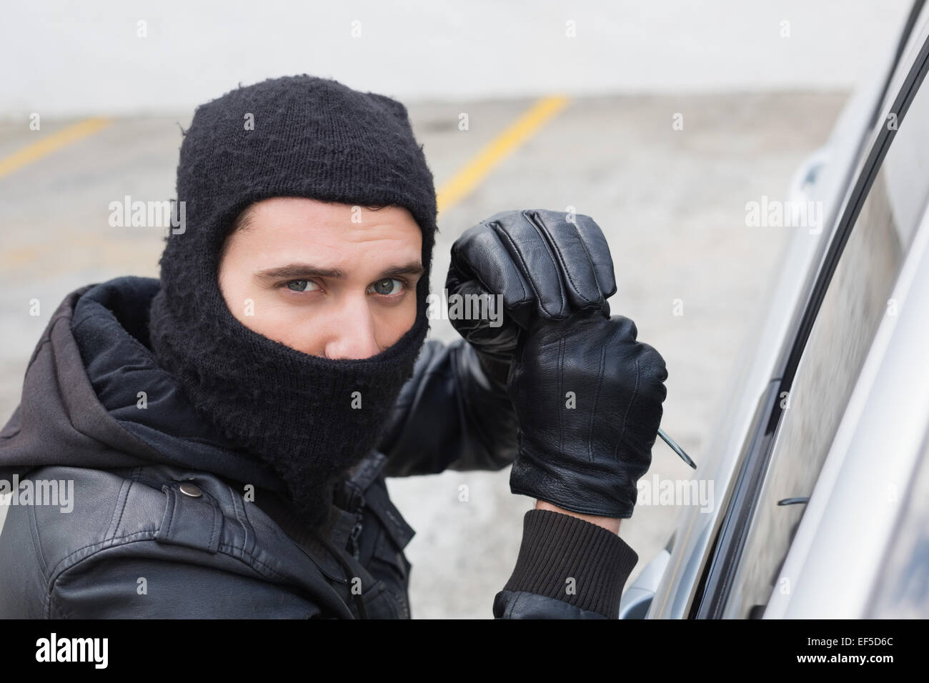 Thief breaking into a car Stock Photo - Alamy