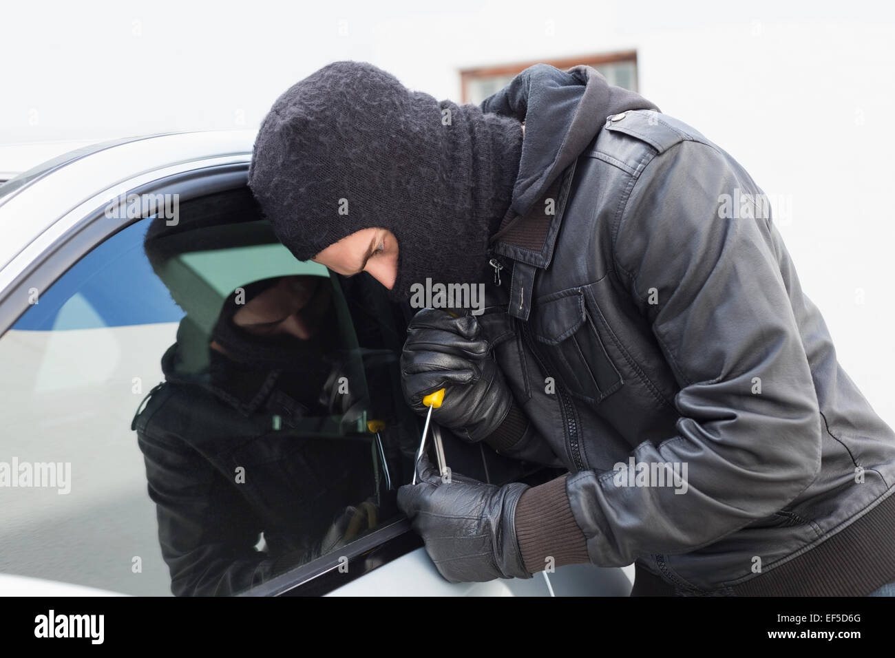Thief breaking into a car Stock Photo - Alamy