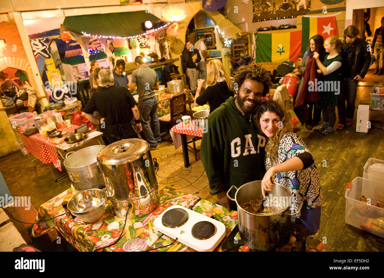 Saving food from landfill hi-res stock photography and images - Alamy