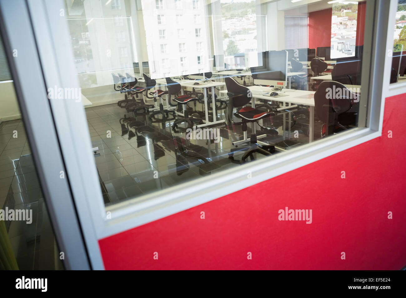 Empty computer room Stock Photo - Alamy