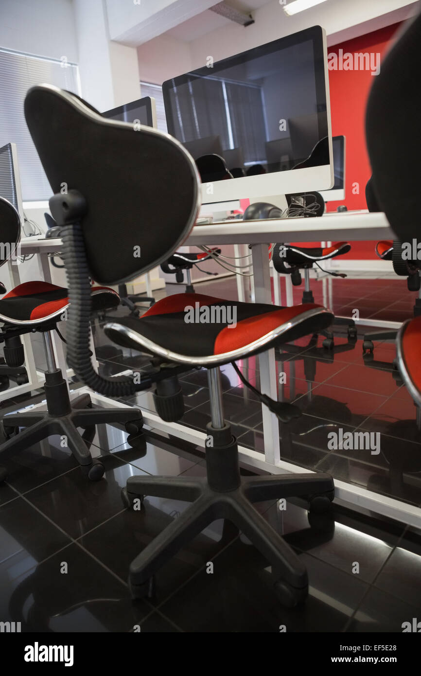 Empty computer room Stock Photo - Alamy