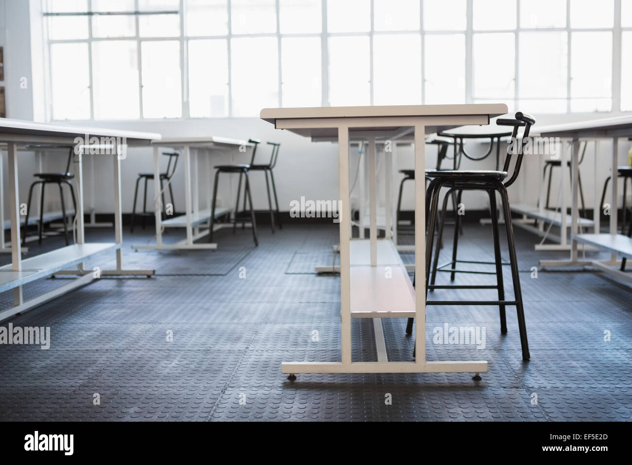 Empty class room Stock Photo - Alamy