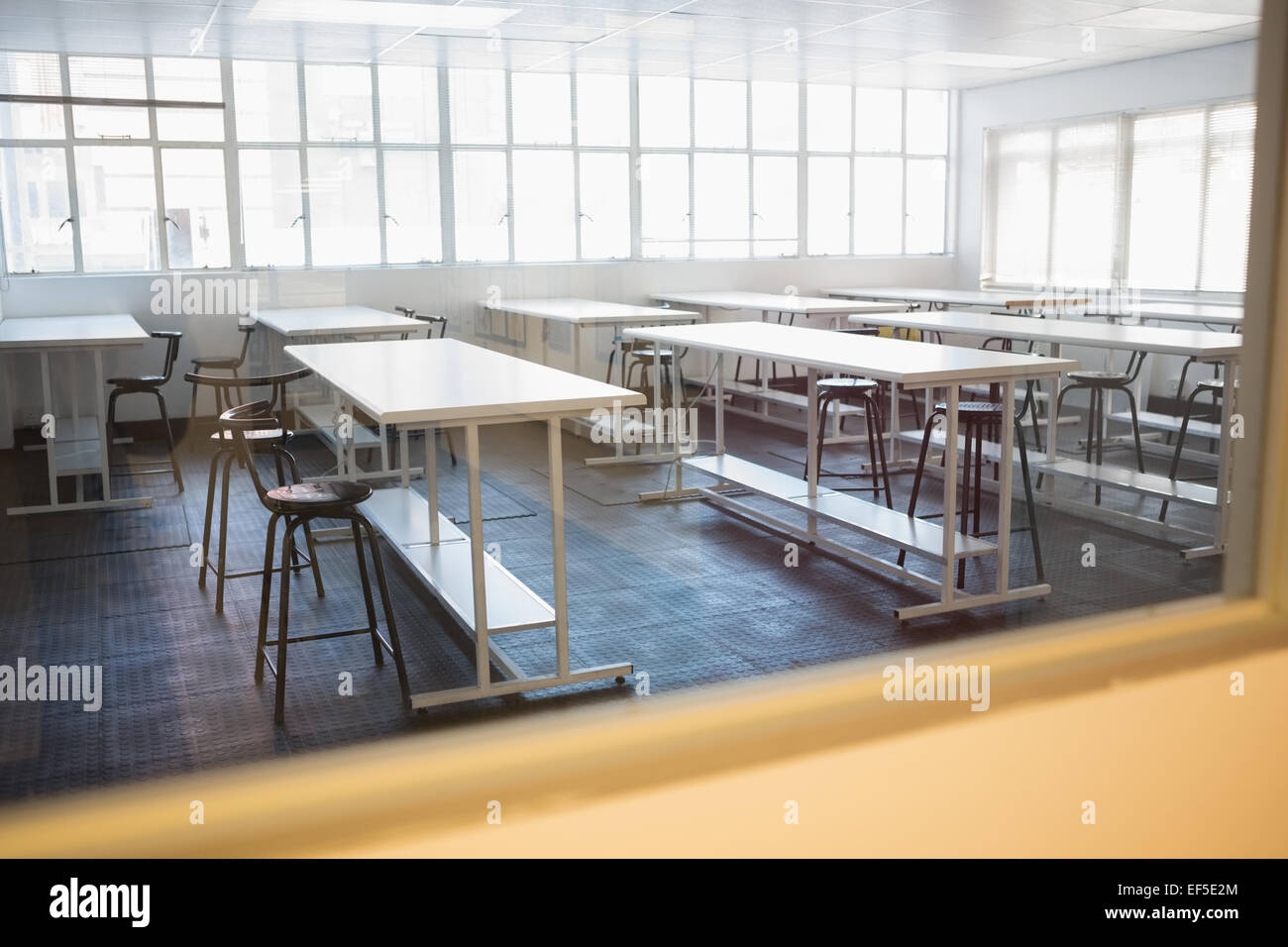 Empty class room Stock Photo - Alamy