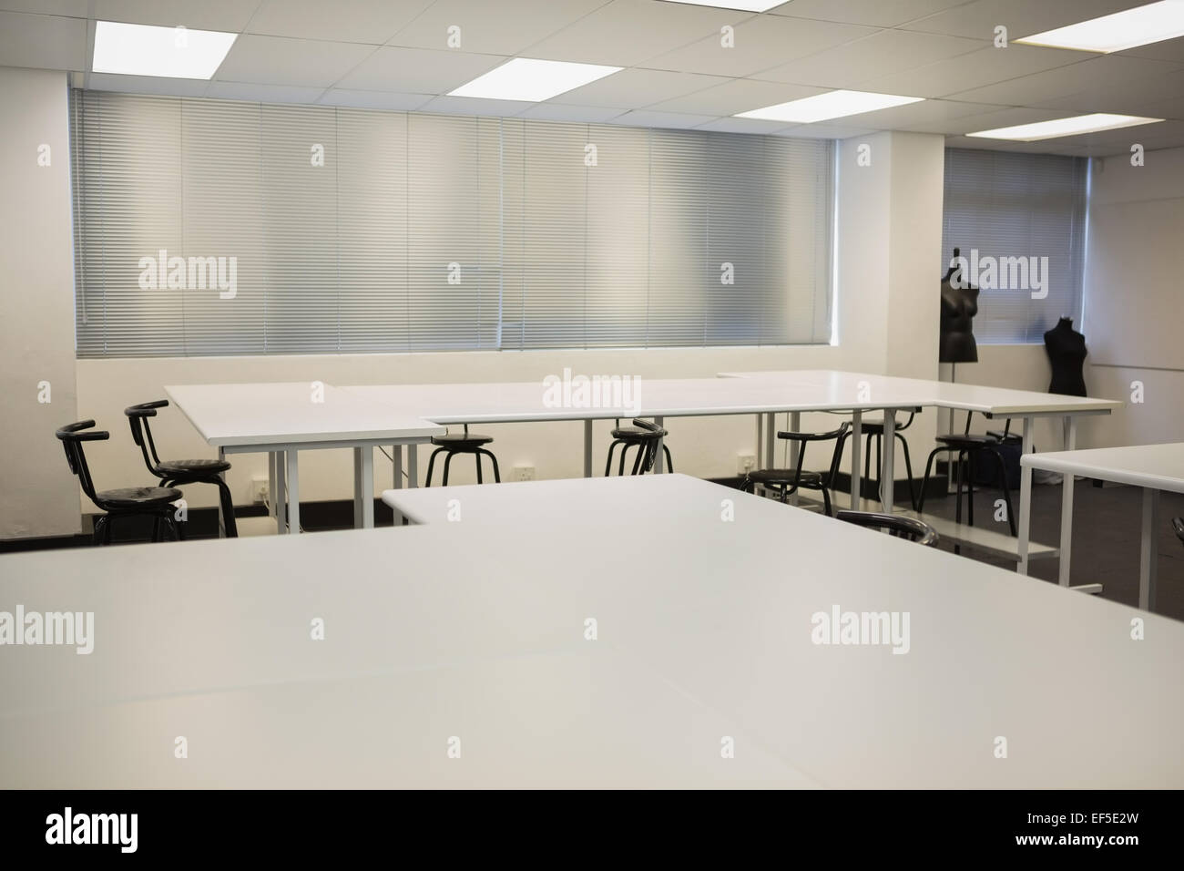 Empty class room Stock Photo - Alamy
