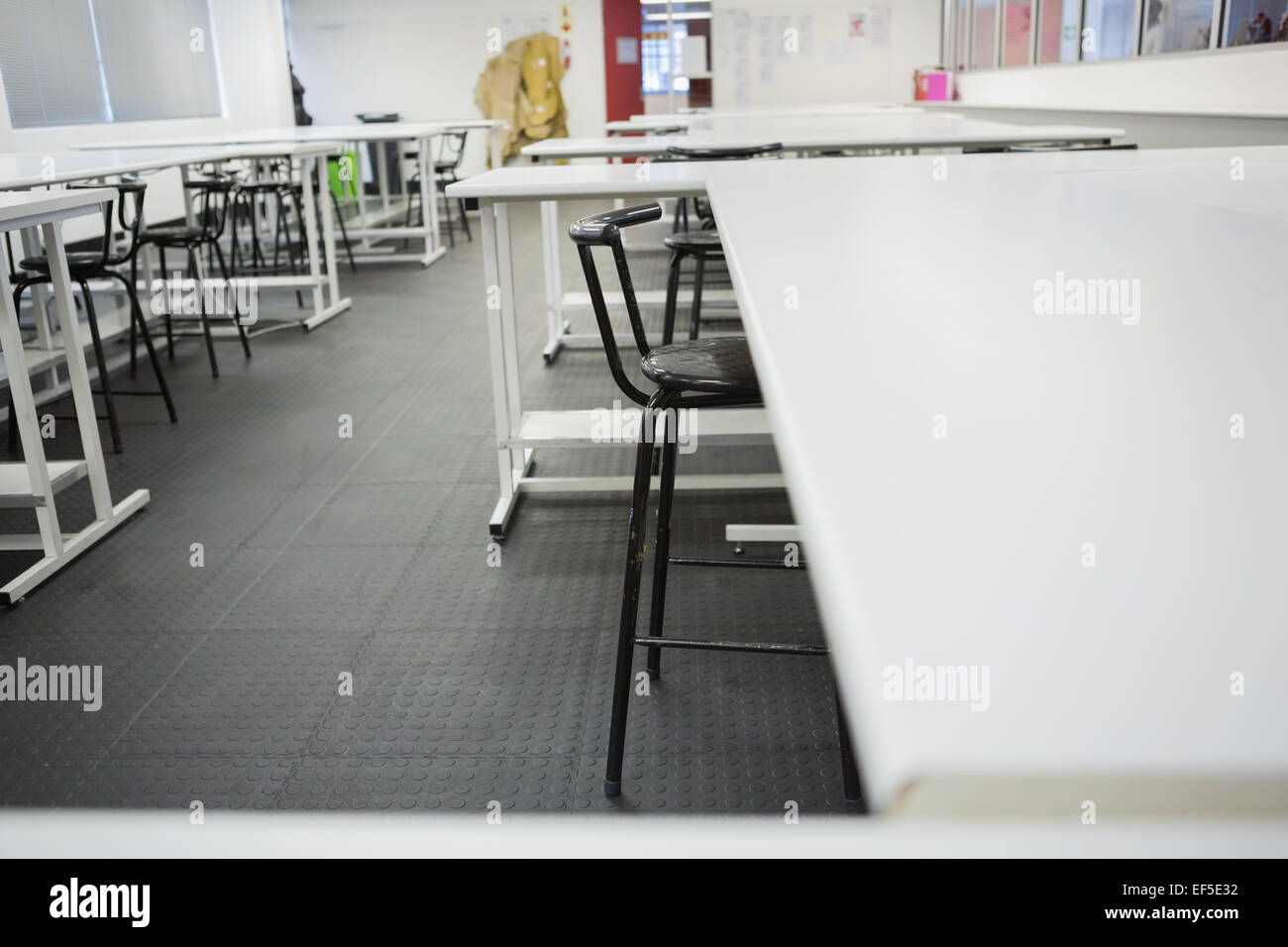 Empty class room Stock Photo - Alamy