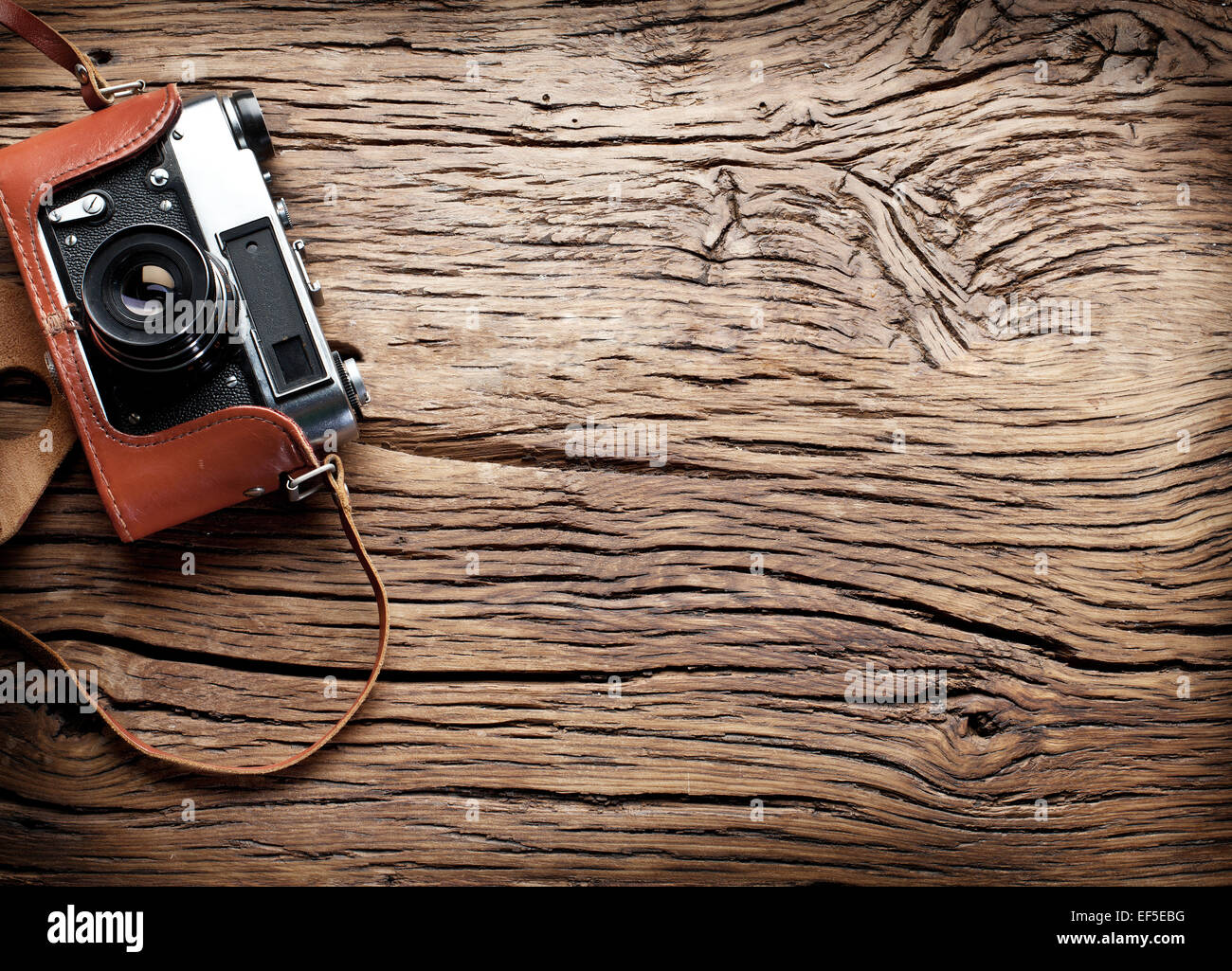 Old rangefinder camera on the old wooden table Stock Photo - Alamy