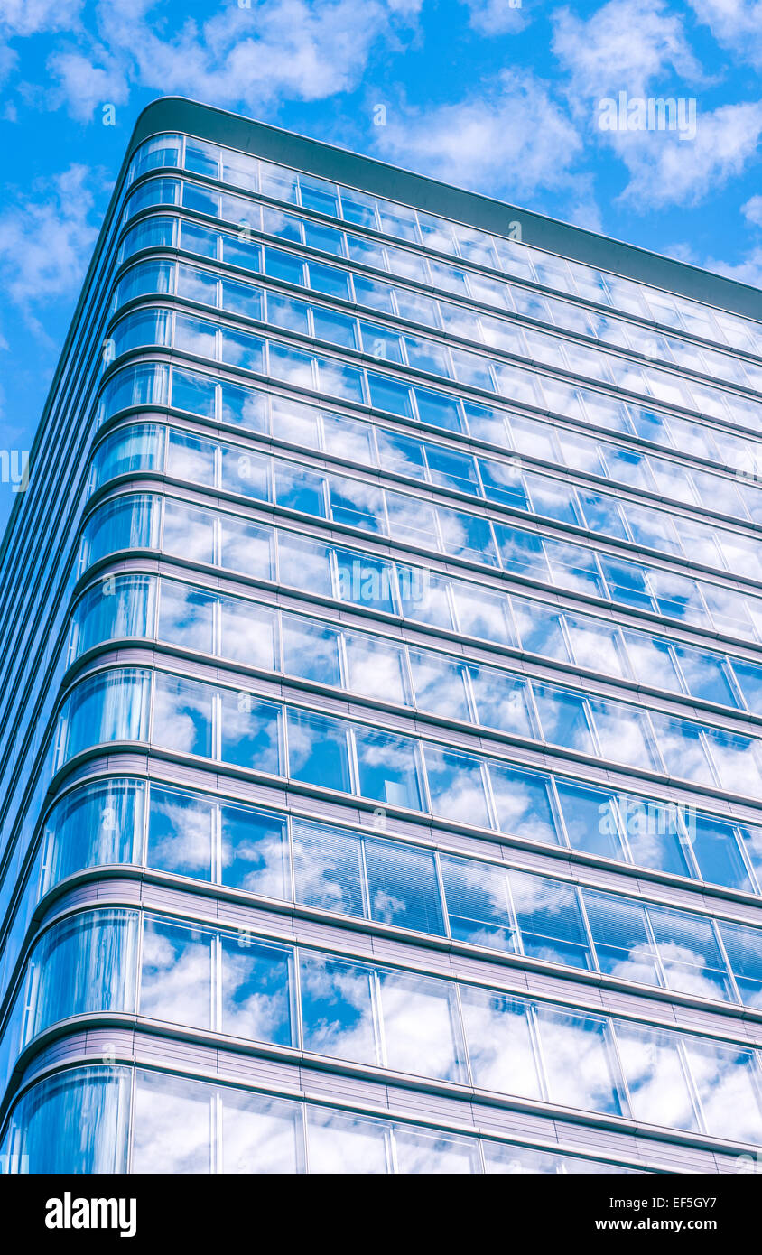 Skyscraper windows hi-res stock photography and images - Alamy