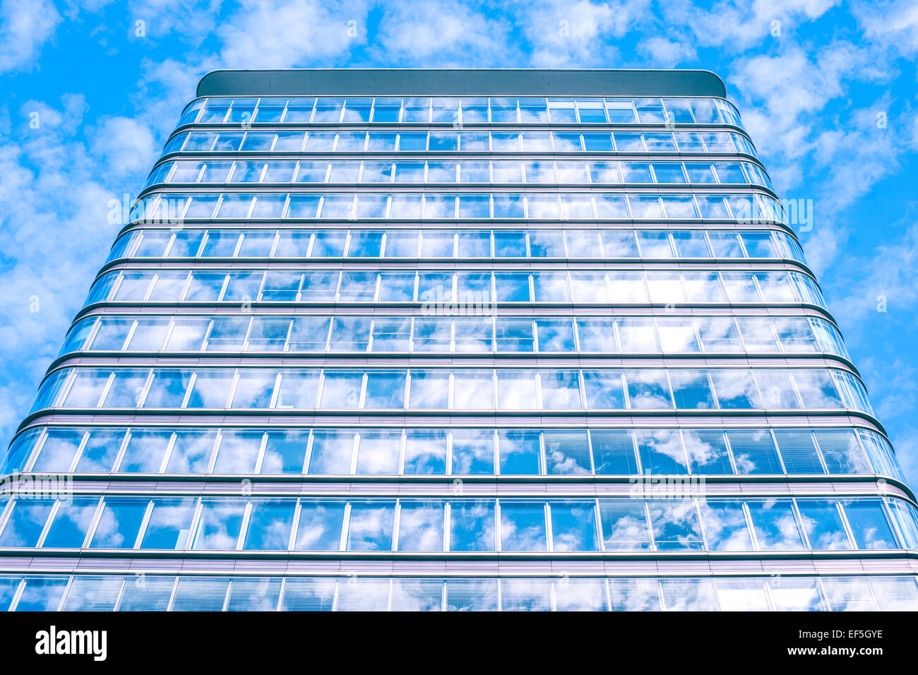 Skyscraper windows hi-res stock photography and images - Alamy