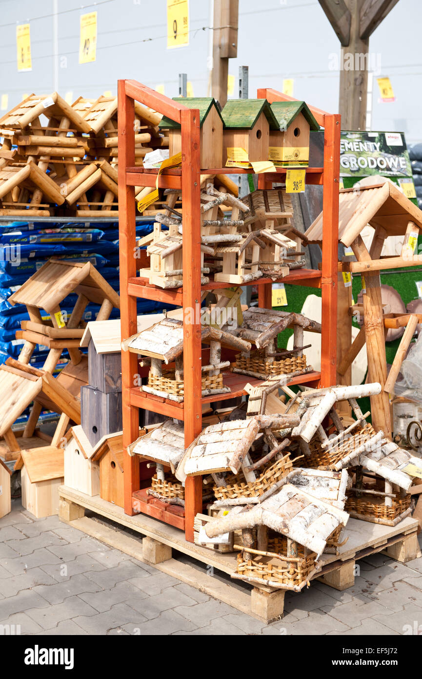 Group of bird feeders hi-res stock photography and images - Alamy