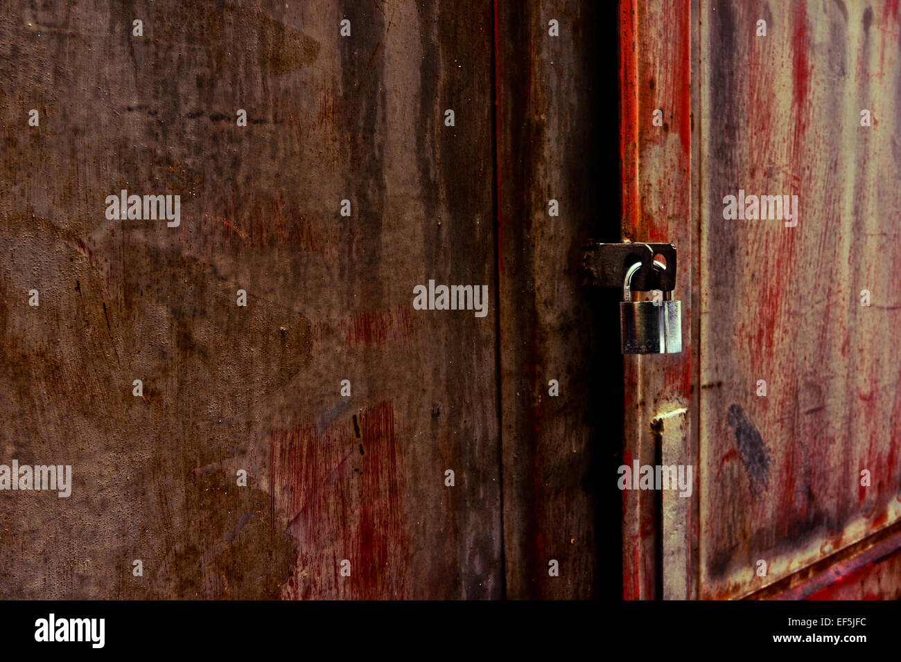 Red door lock locked hi-res stock photography and images - Alamy