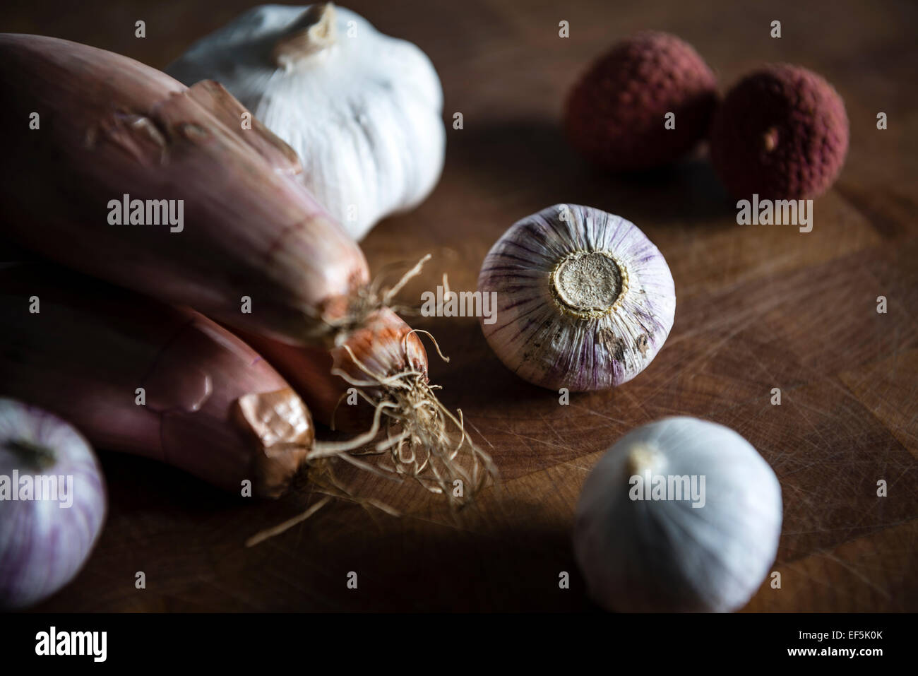 Shallots, garlic and lychee on chopping board Stock Photo - Alamy
