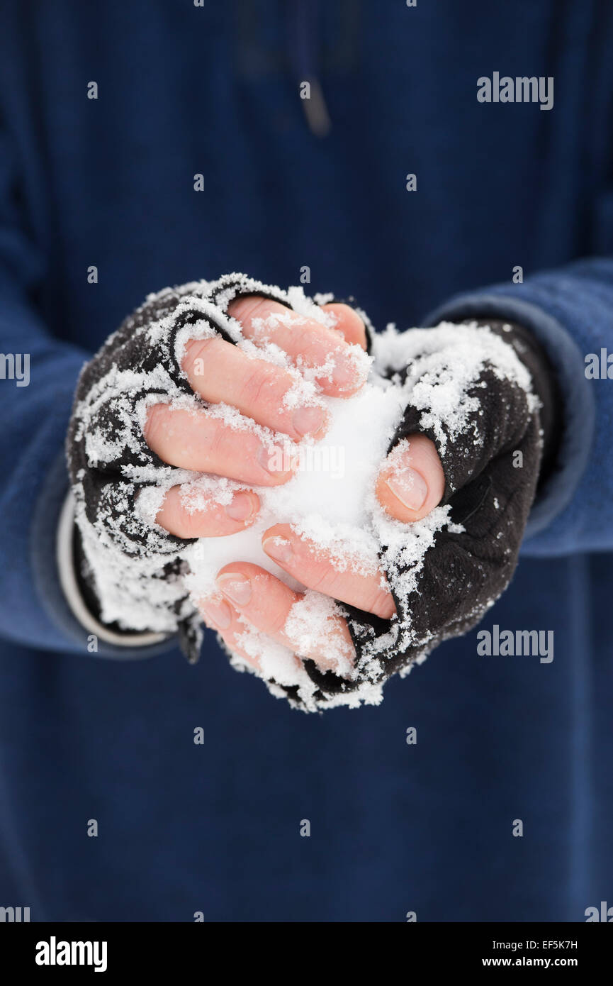 Hands and snowballs hi-res stock photography and images - Alamy