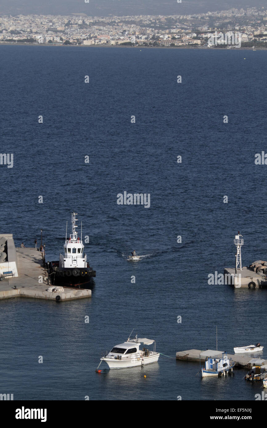 Tug boat greece hi-res stock photography and images - Alamy