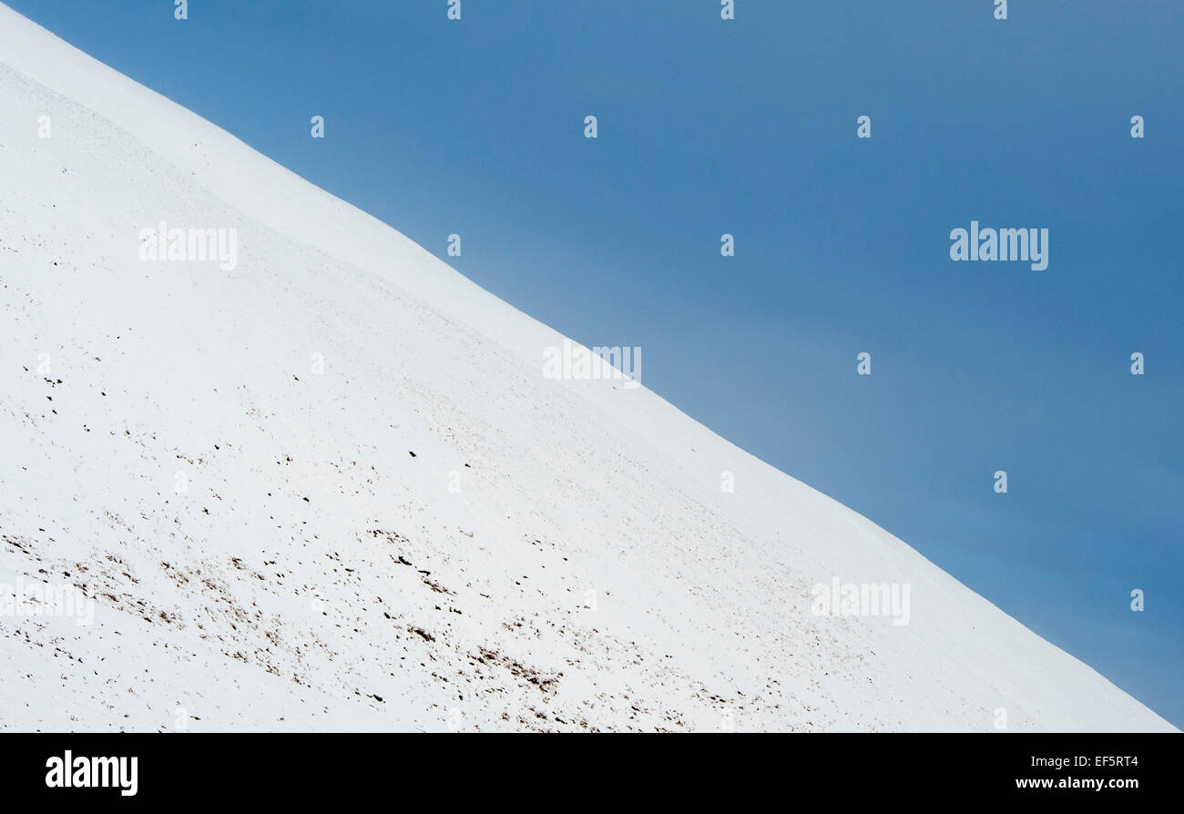 Snow hill line and blue sky abstract Stock Photo - Alamy