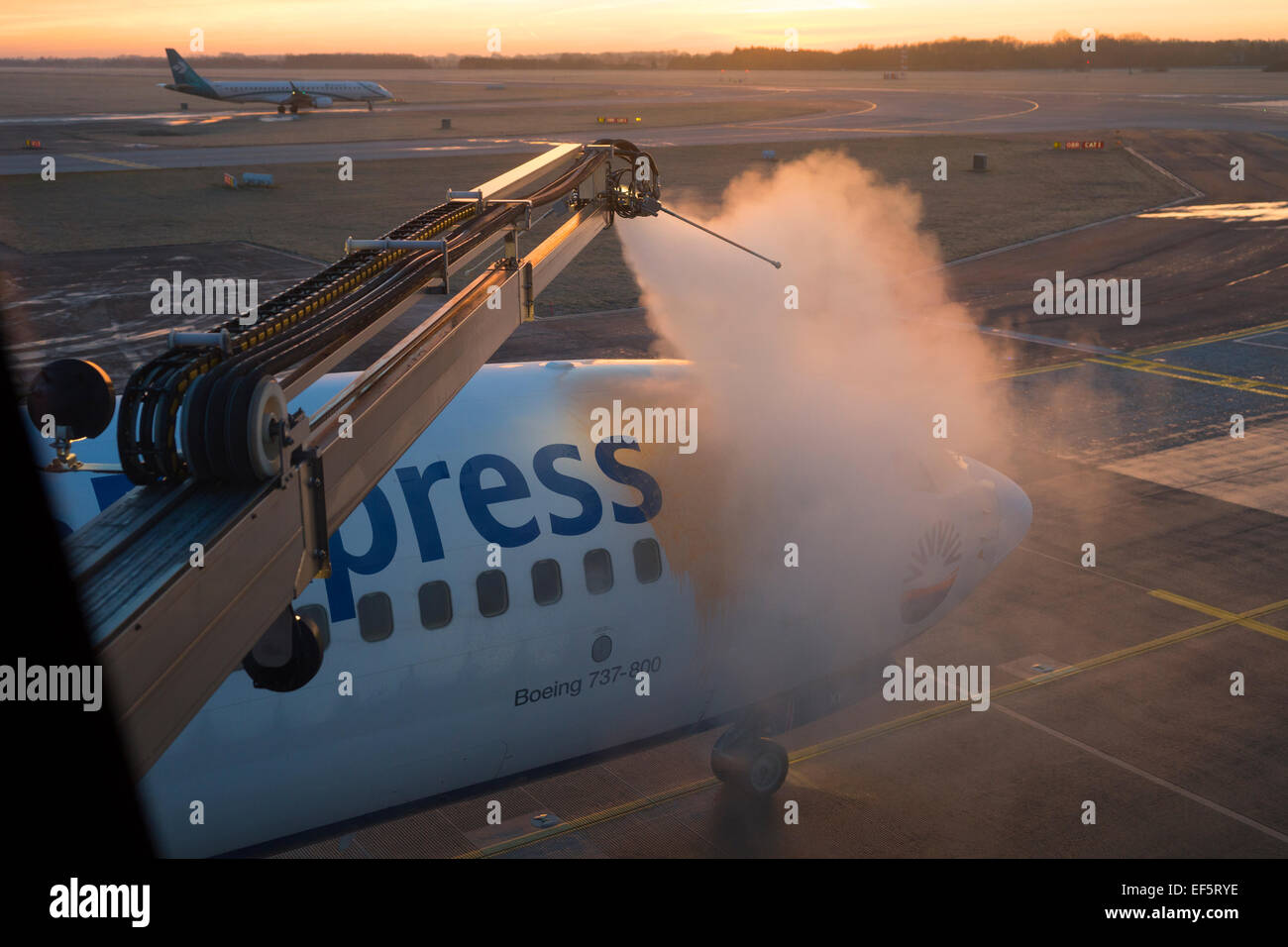Aircraft De Icing High Resolution Stock Photography and Images - Alamy