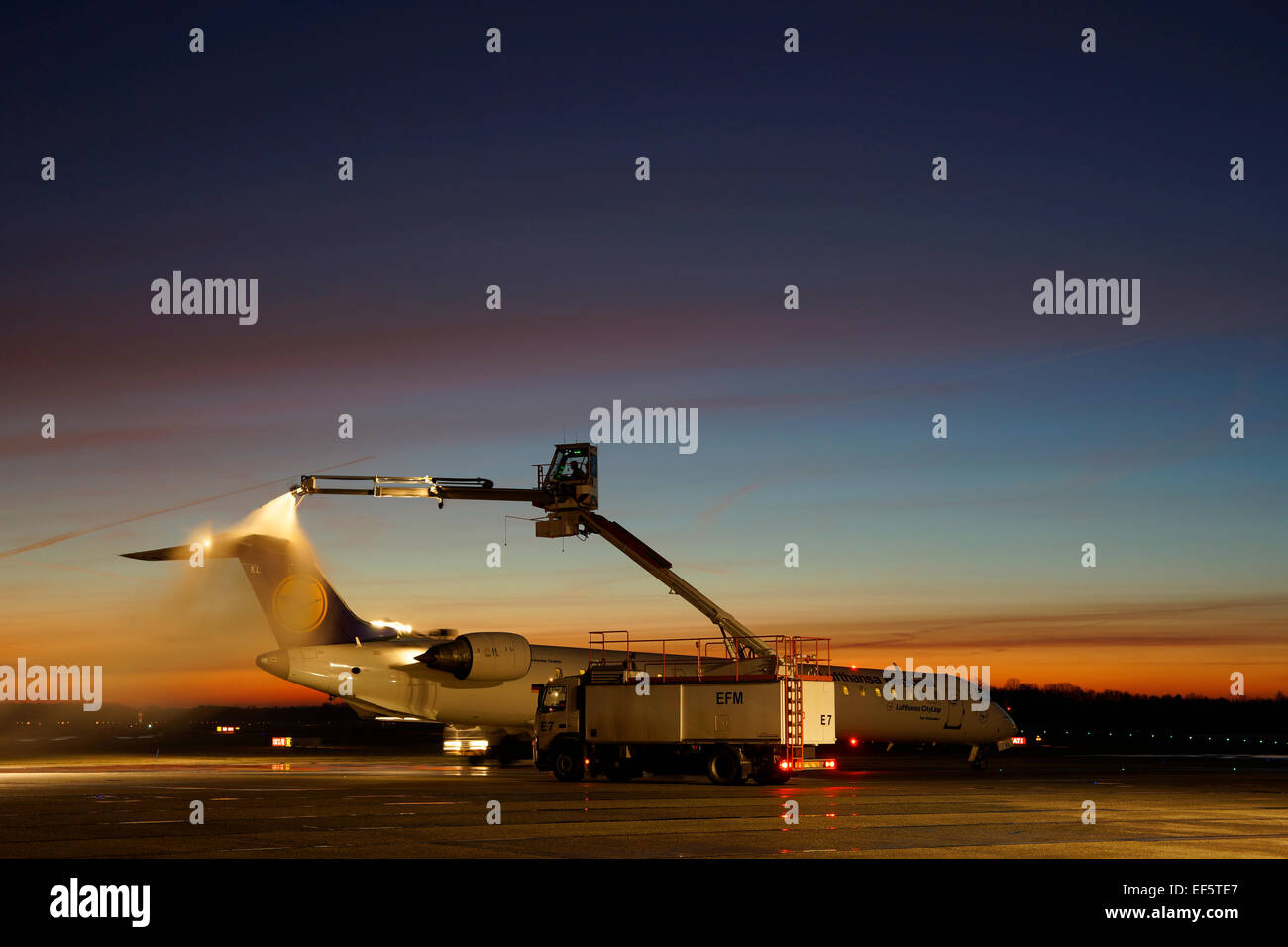 aircraft, a/c, airplane, plane, winter, snow, ice, iced, aircraft de ...