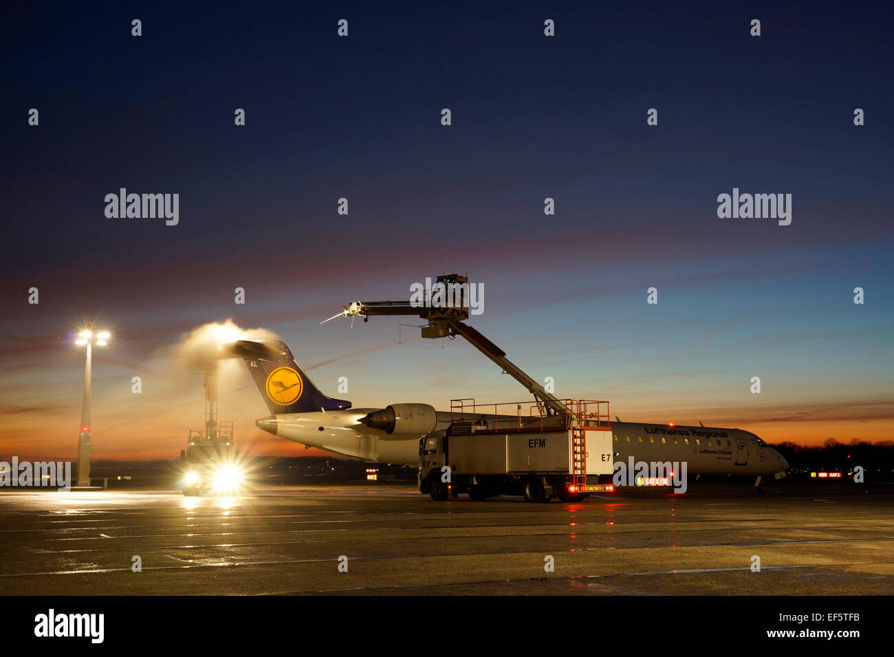 aircraft, a/c, airplane, plane, winter, snow, ice, iced, aircraft de ...