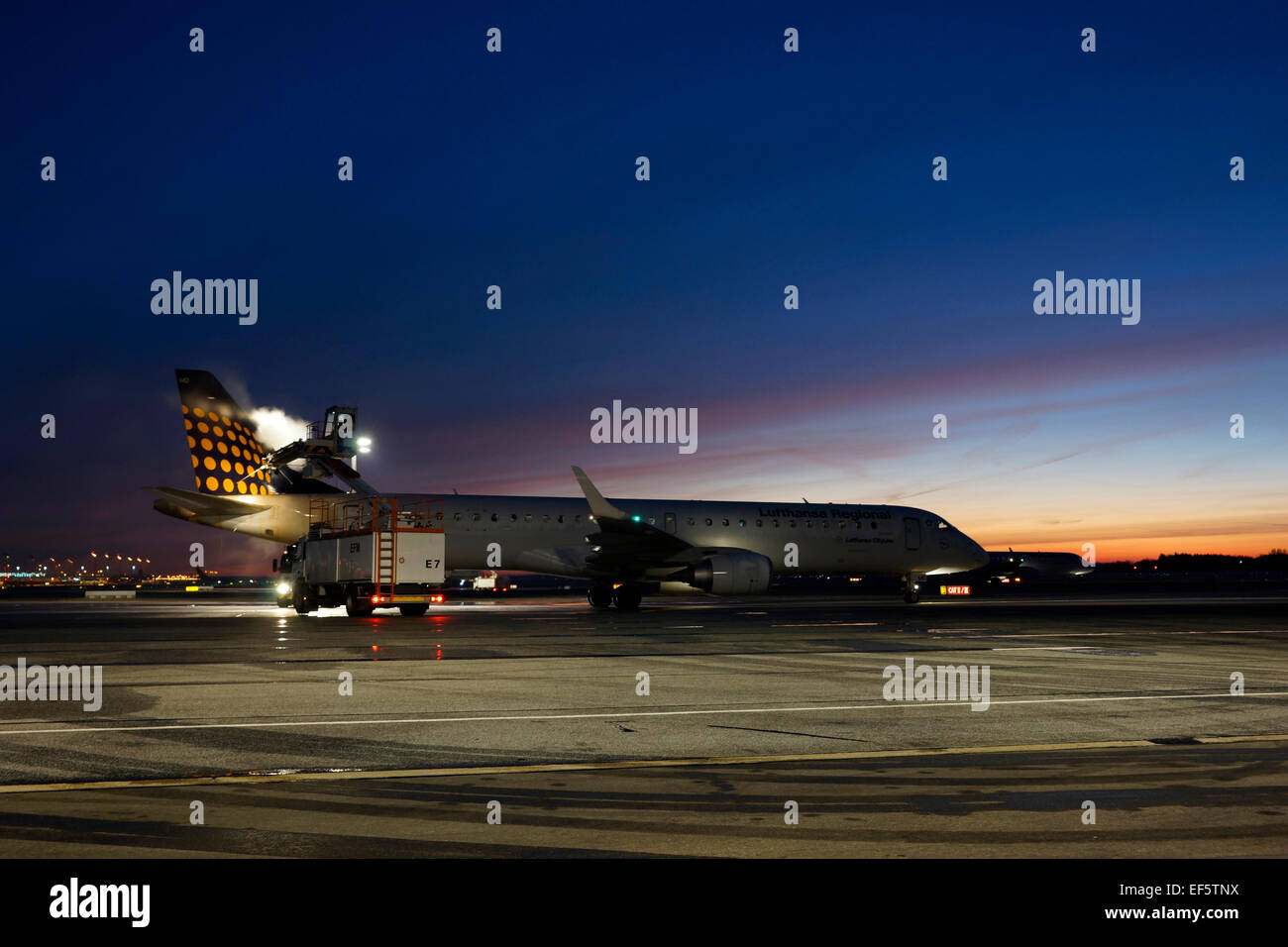 aircraft, a/c, airplane, plane, winter, snow, ice, iced, aircraft de ...