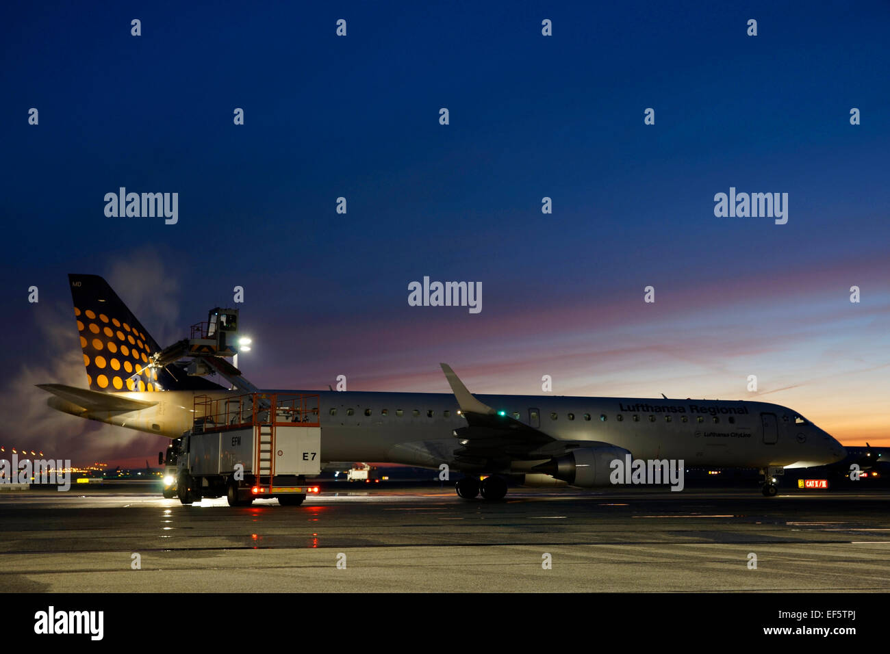 aircraft, a/c, airplane, plane, winter, snow, ice, iced, aircraft de ...