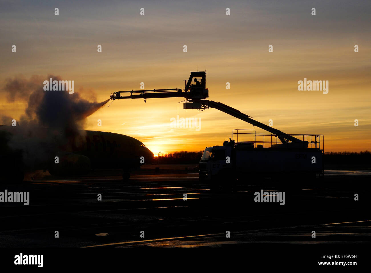 aircraft, a/c, airplane, plane, winter, snow, ice, iced, aircraft de ...