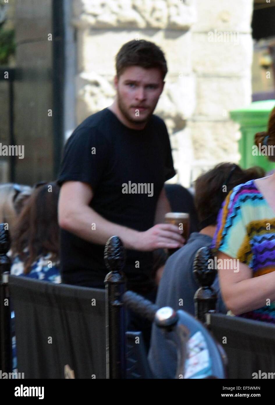 Actor Jack Reynor drinking Guinness with Irish actress and comedian ...