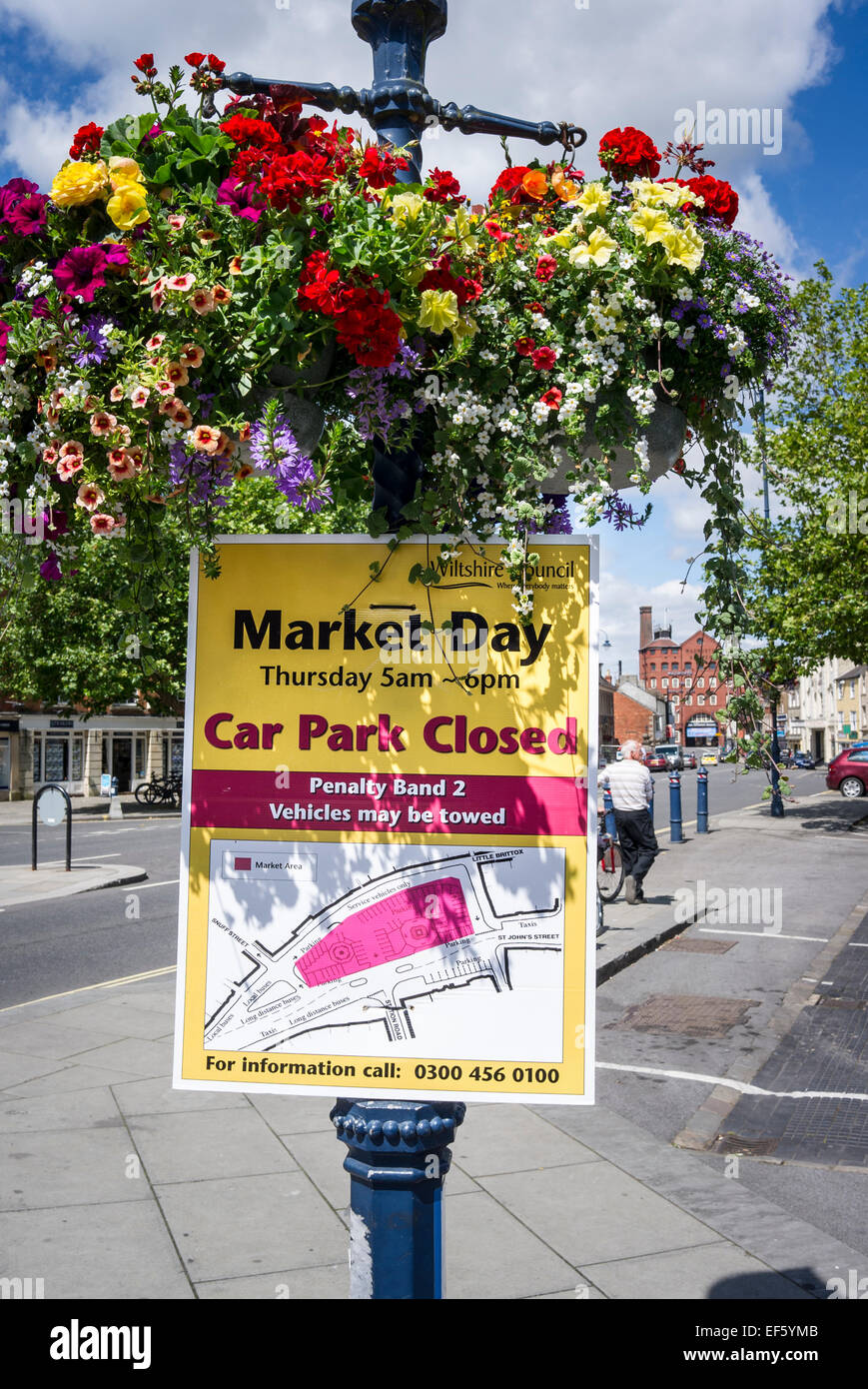 Notice warning of car parking restrictions on Market Day in Devizes ...