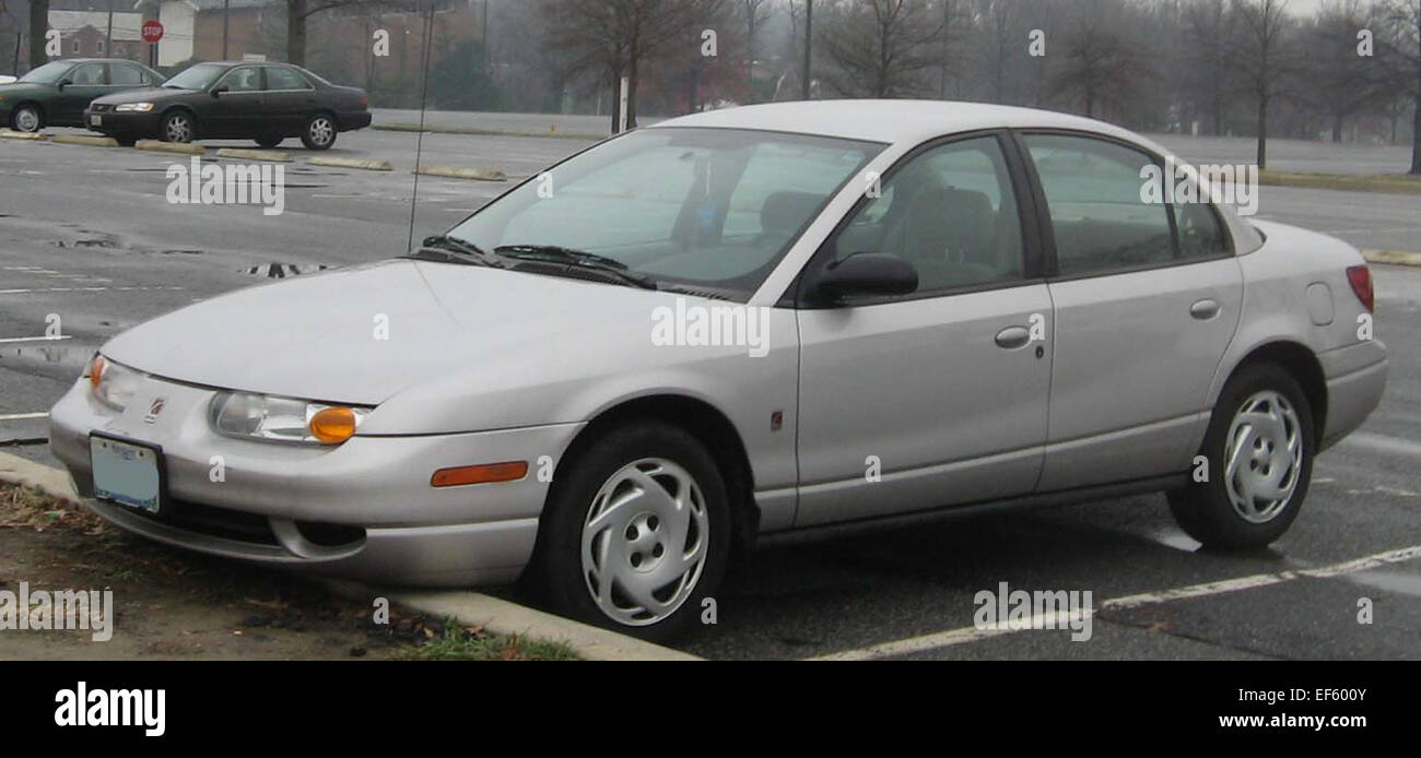 The 2000-2002 Saturn SL is a compact car that offers a spacious ...