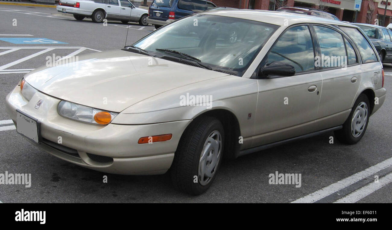 The 2000-2002 Saturn SW is a compact station wagon offering ...