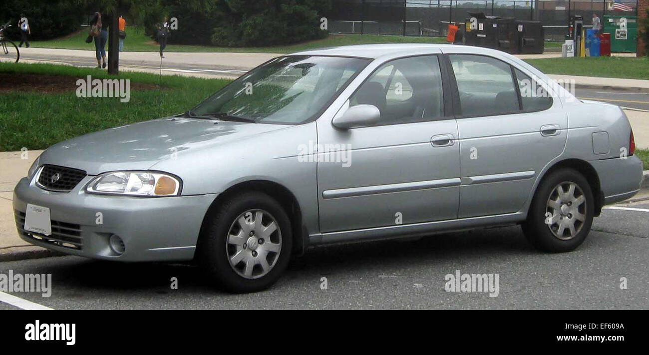 00 04 Nissan Sentra GXE Stock Photo - Alamy