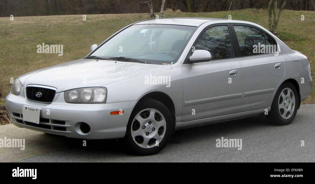 01 03 Hyundai Elantra GLS sedan Stock Photo - Alamy
