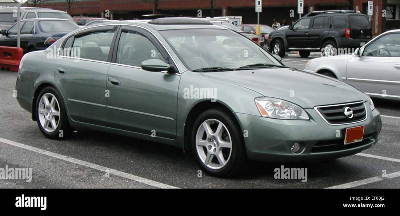 02 04 Nissan Altima 2 Stock Photo - Alamy