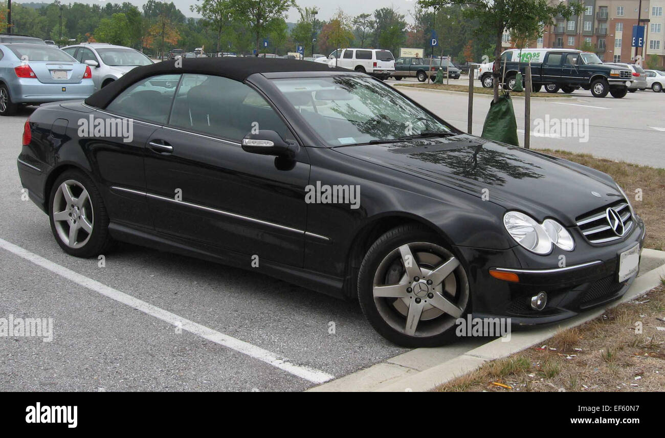 The 2003-2006 Mercedes-Benz CLK500 is a luxury coupe that blends ...