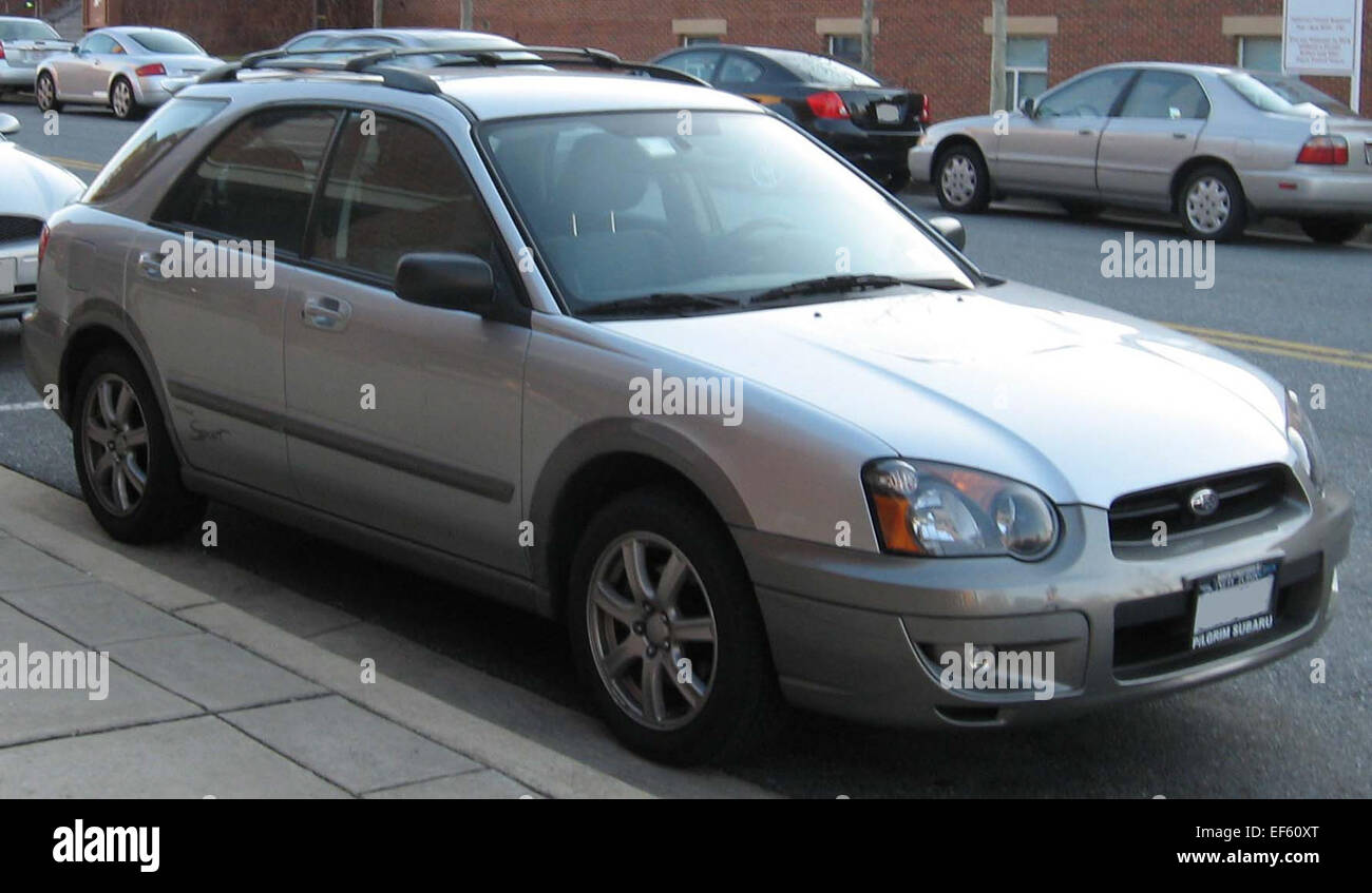 04 05 Subaru Outback Sport Stock Photo - Alamy