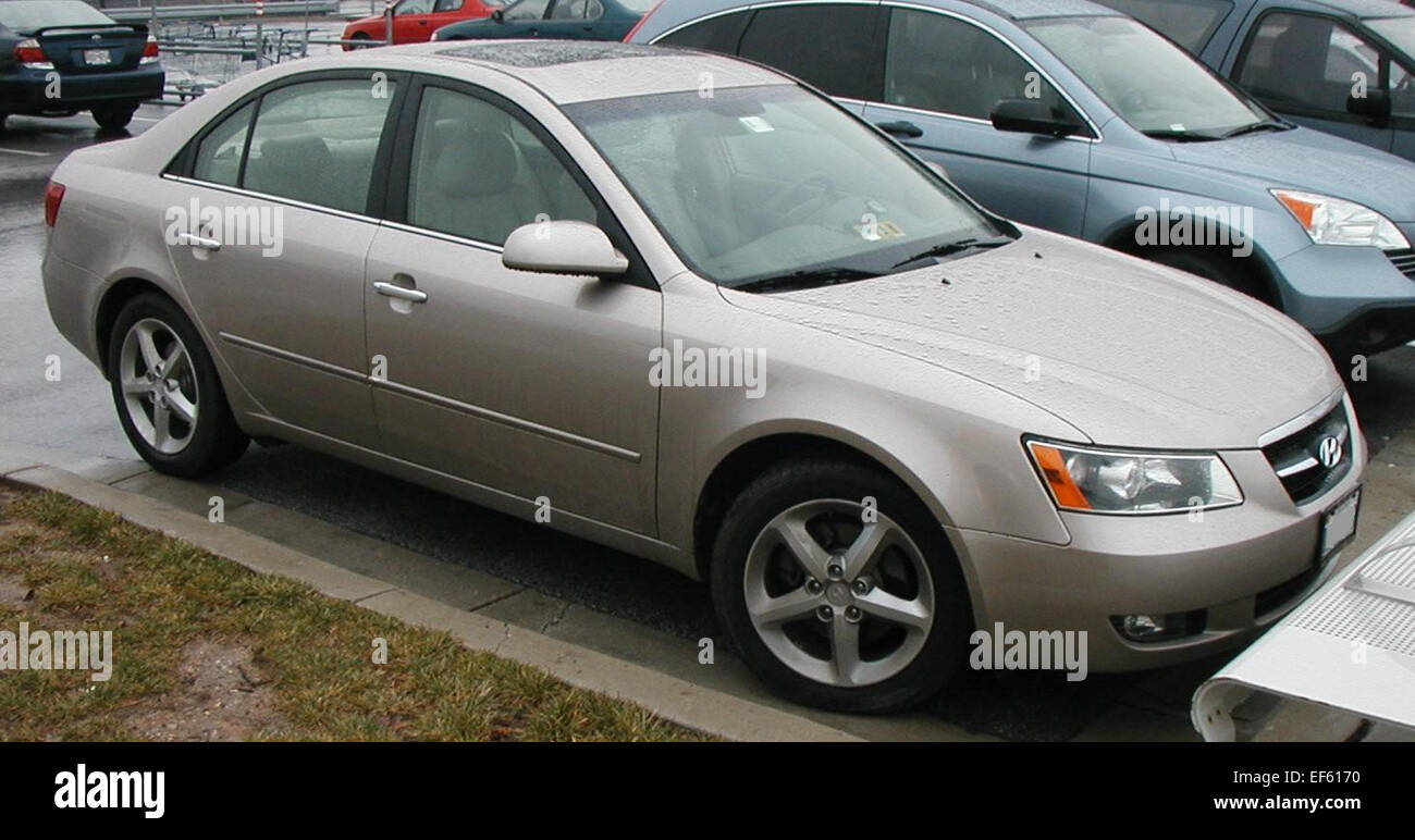 06 07 Hyundai Sonata 2 Stock Photo - Alamy