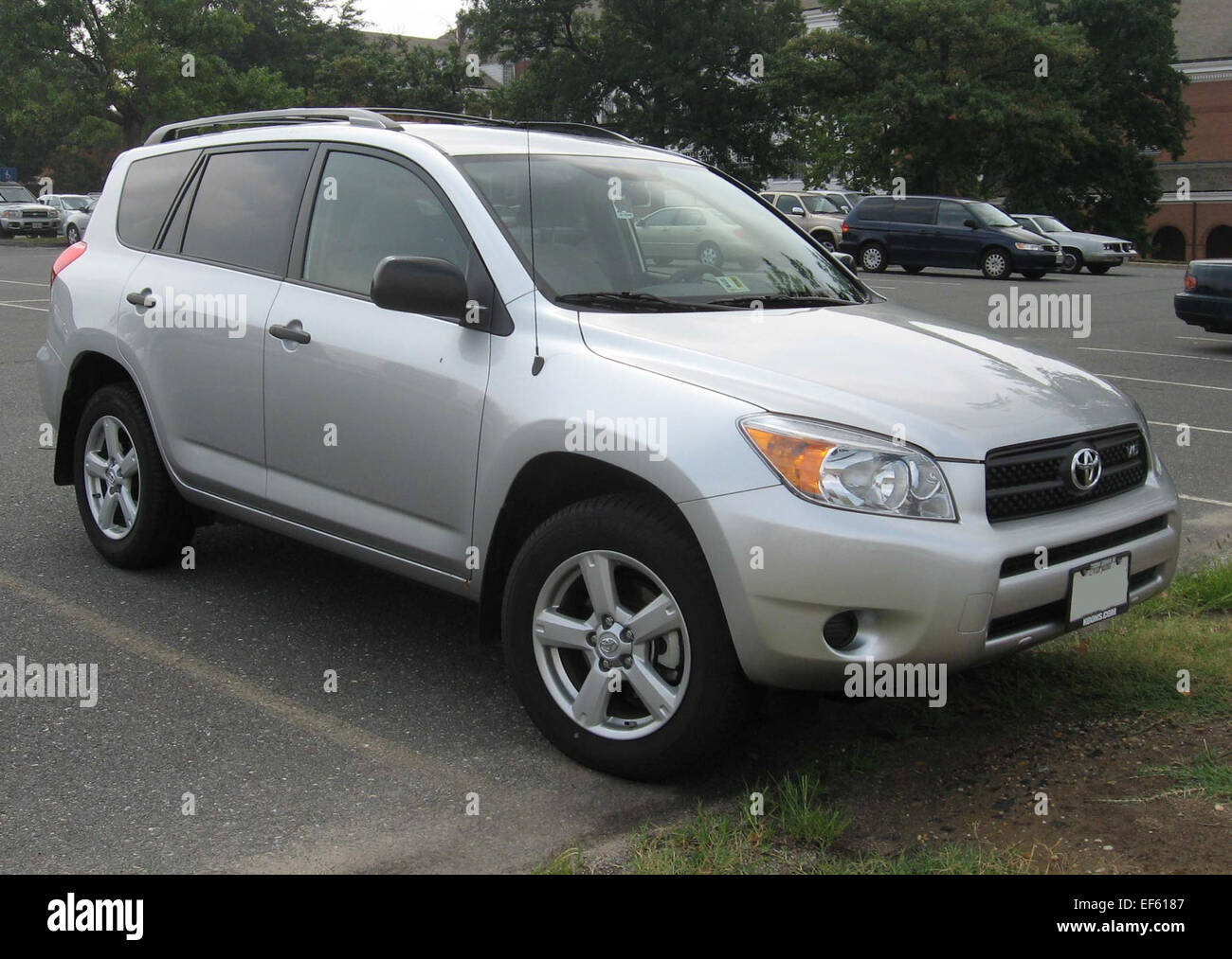 The 2006-2007 Toyota RAV4 is a compact SUV offering a balance between ...