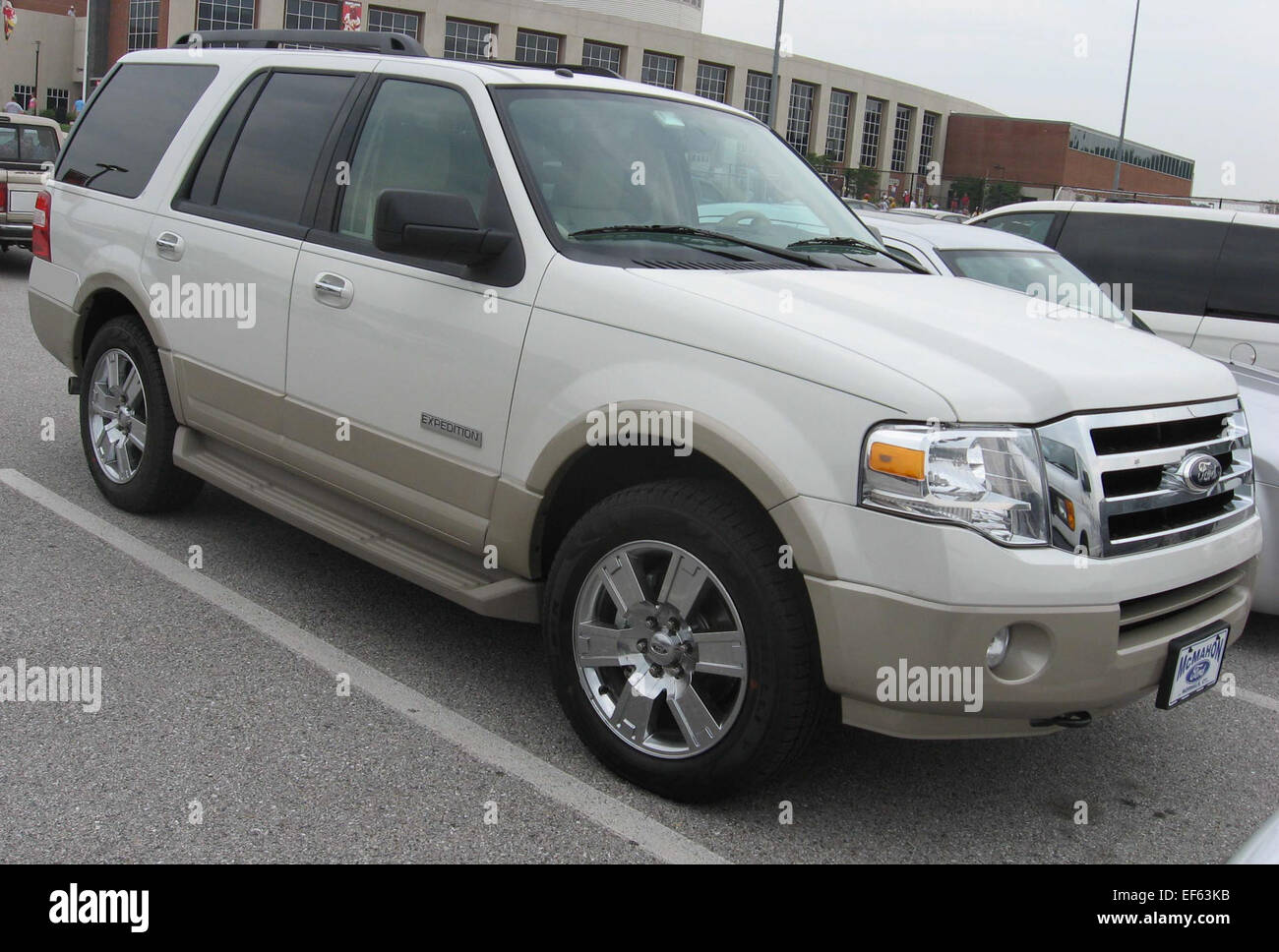 Ford expedition suv hi-res stock photography and images - Alamy