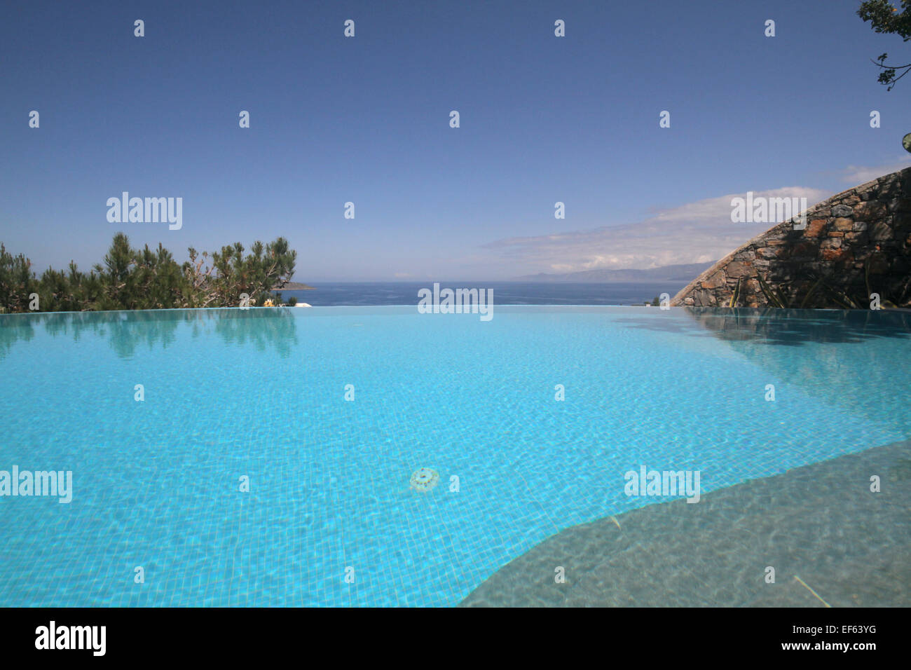 INFINITY SWIMMING POOL ELOUNDA CRETE GREECE 05 May 2014 Stock Photo - Alamy