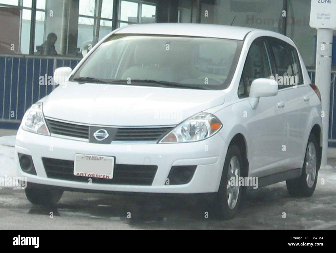 The 2007 Nissan Versa hatchback offers a compact design with excellent ...