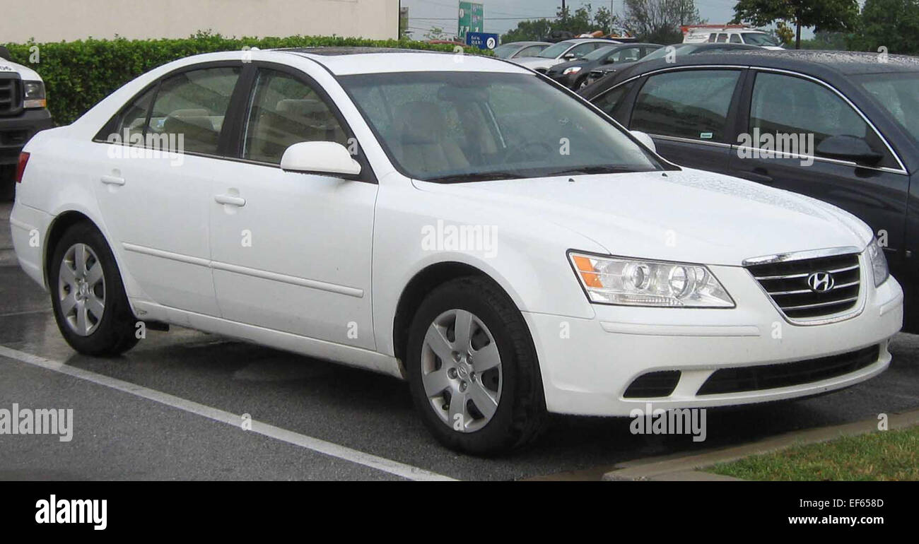 09 Hyundai Sonata GLS Stock Photo - Alamy