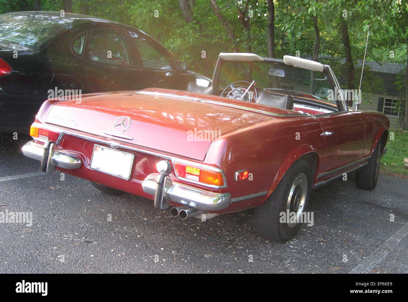 The 1971 Mercedes-Benz 280SL is a luxury roadster featuring a sleek ...