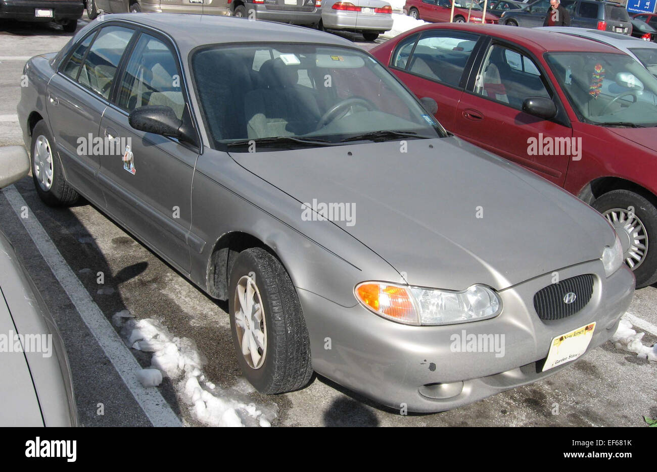 1995 98 Hyundai Sonata Stock Photo - Alamy