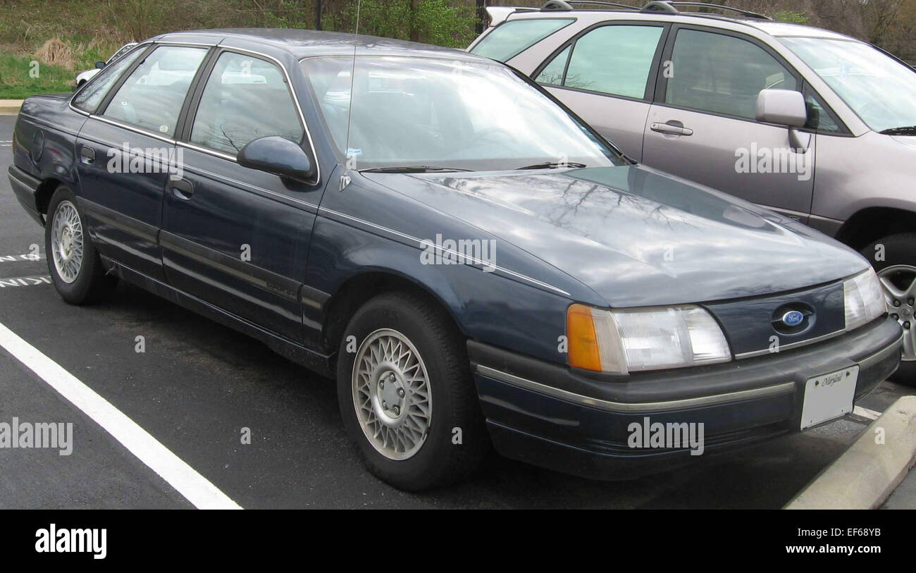 1st Ford Taurus GL sedan Stock Photo - Alamy
