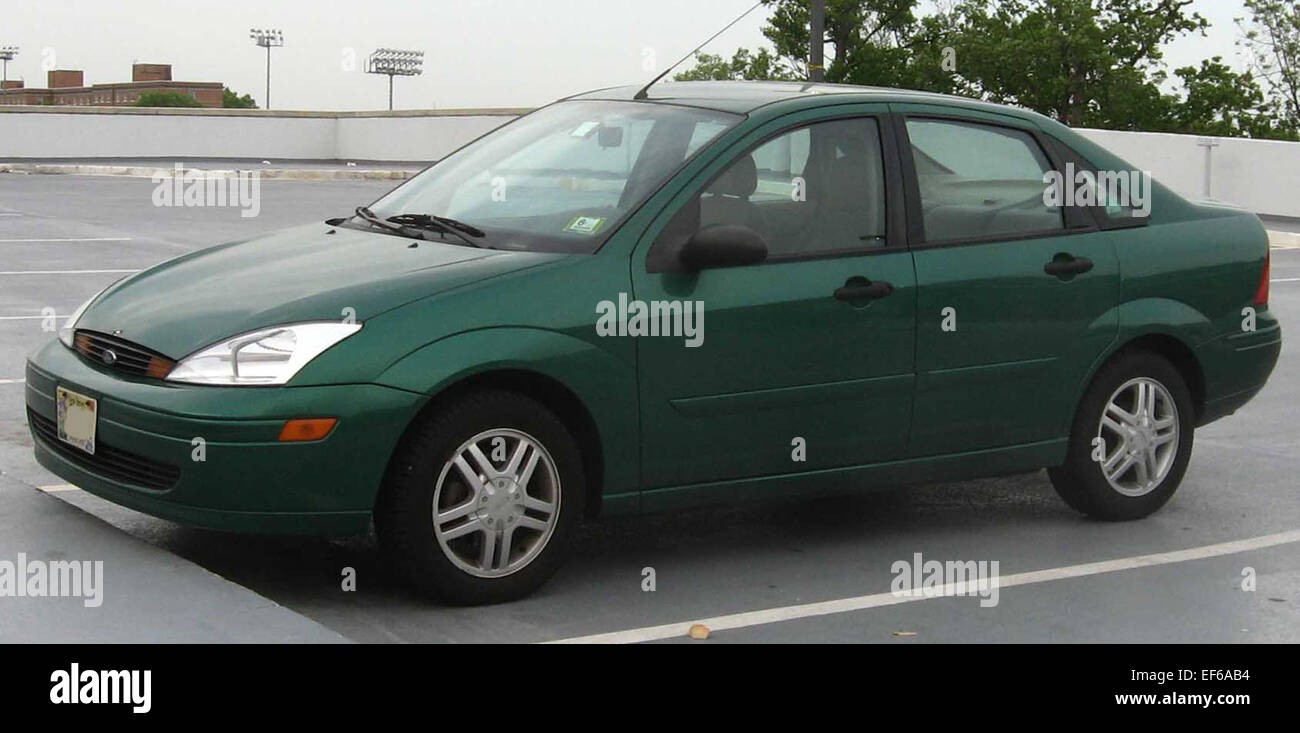 The 2000-2004 Ford Focus SE is a compact sedan offering a balance of ...