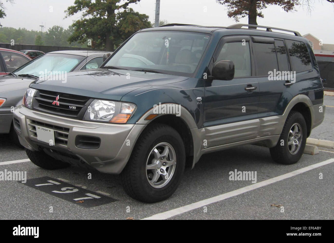 2001 02 Mitsubishi Montero Limited Stock Photo - Alamy