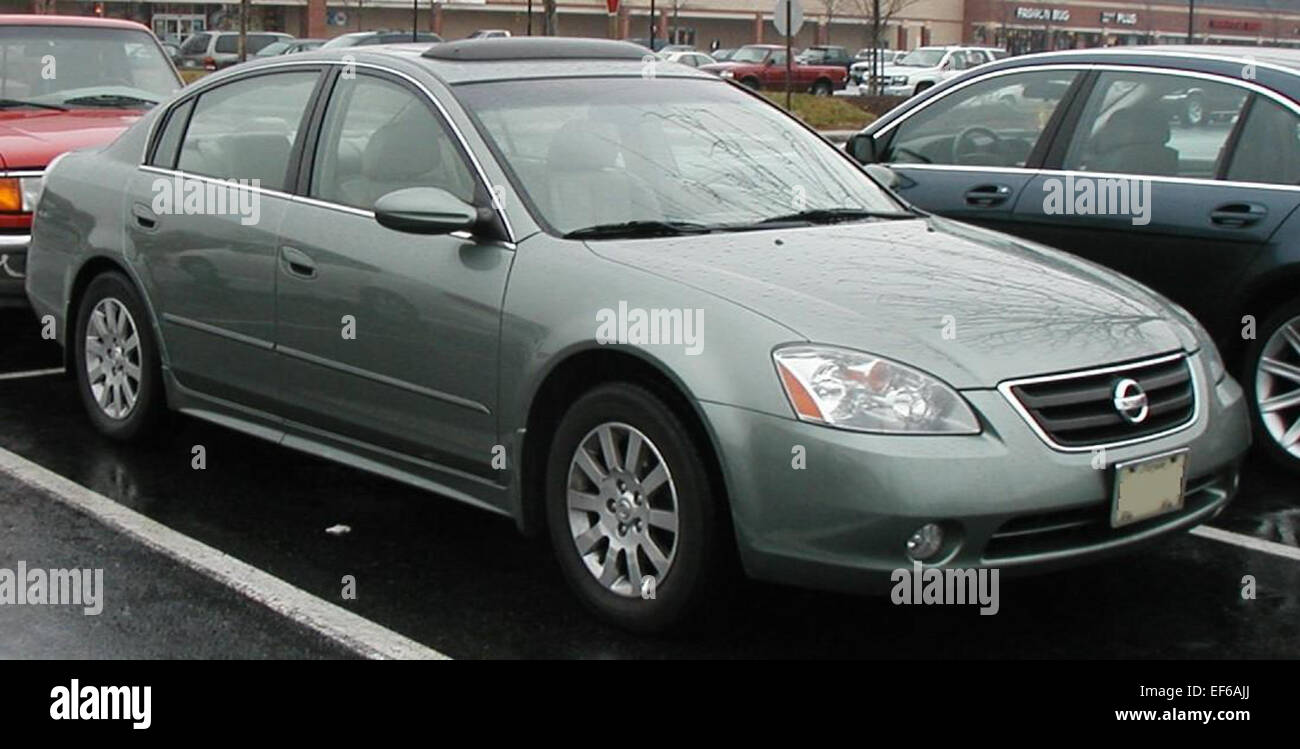 2002 04 Nissan Altima Stock Photo - Alamy