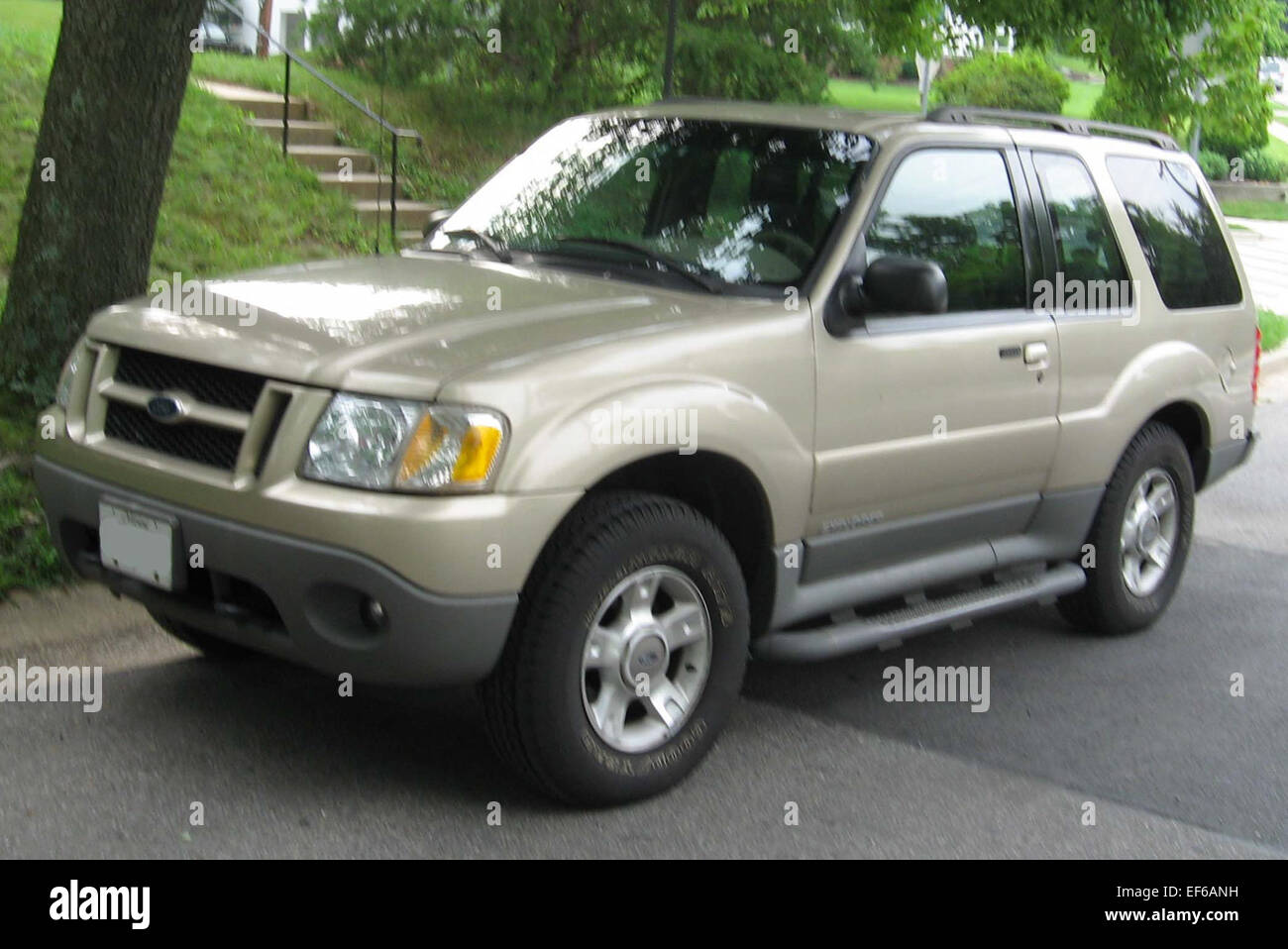 Ford explorer sport hi-res stock photography and images - Alamy