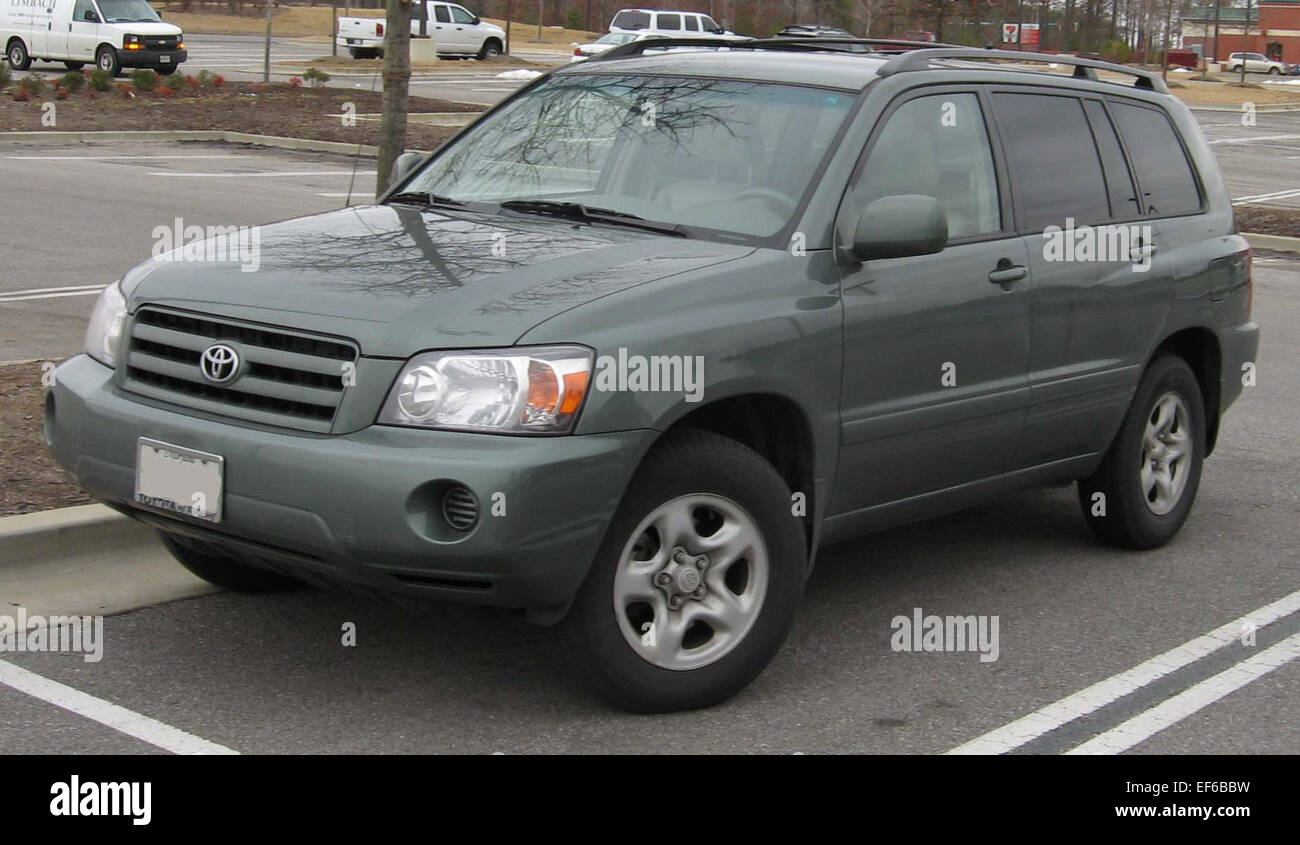 The 2004-2006 Toyota Highlander is a midsize crossover SUV offering a ...